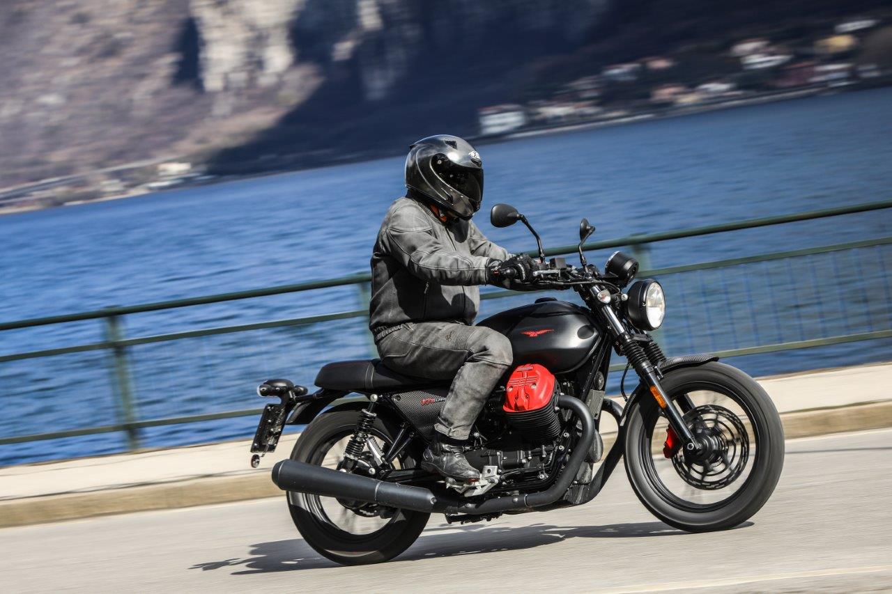 Black Beauty - Moto Guzzi V7 III - Bild 3/9 - Motorradfotos und ...