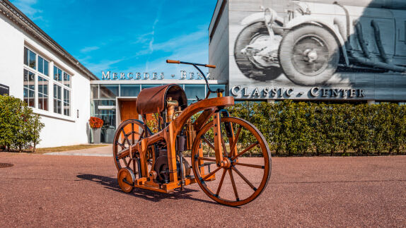 Daimler Reitwagen von 1885 - Zweirad mit Einzylindermotor